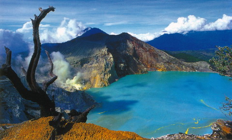 Kawah Ijen, Si Api Biru yang Mempesona | 1001malam